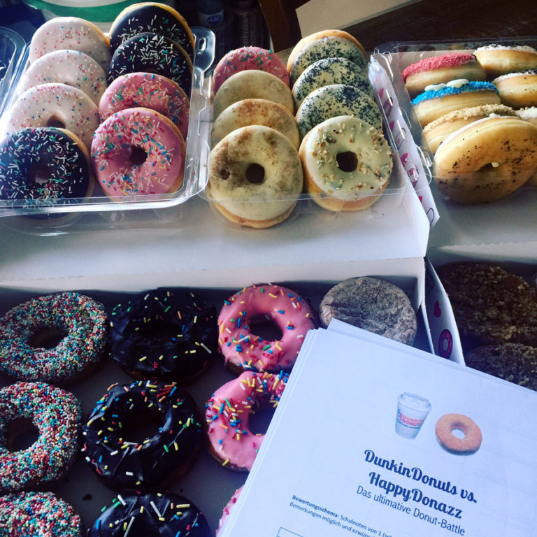 Das Donut-Battle: Dunkin' Donuts gegen Happy Donazz | USA kulinarisch