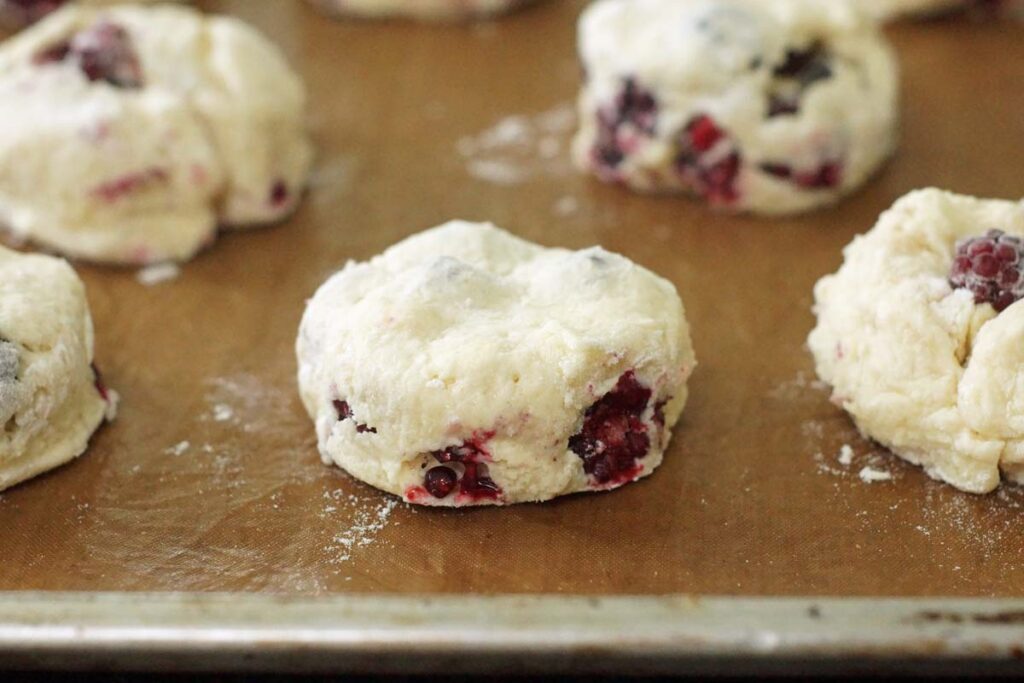 White Chocolate Blackberry Scones | USA kulinarisch