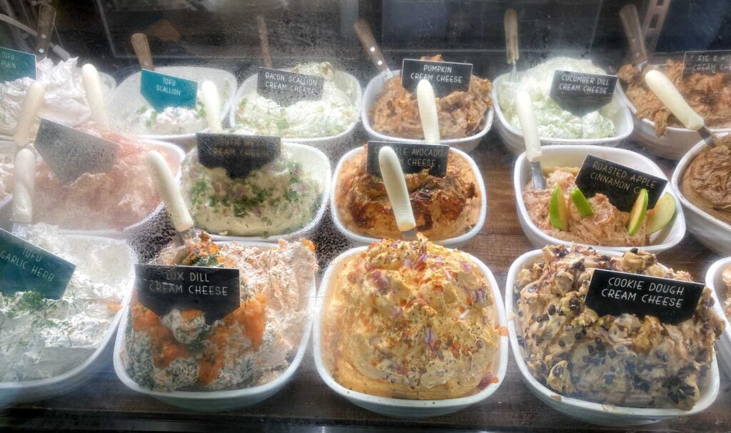 Lox and Veggie Schmear (Frischkäse-Aufstriche) | USA kulinarisch